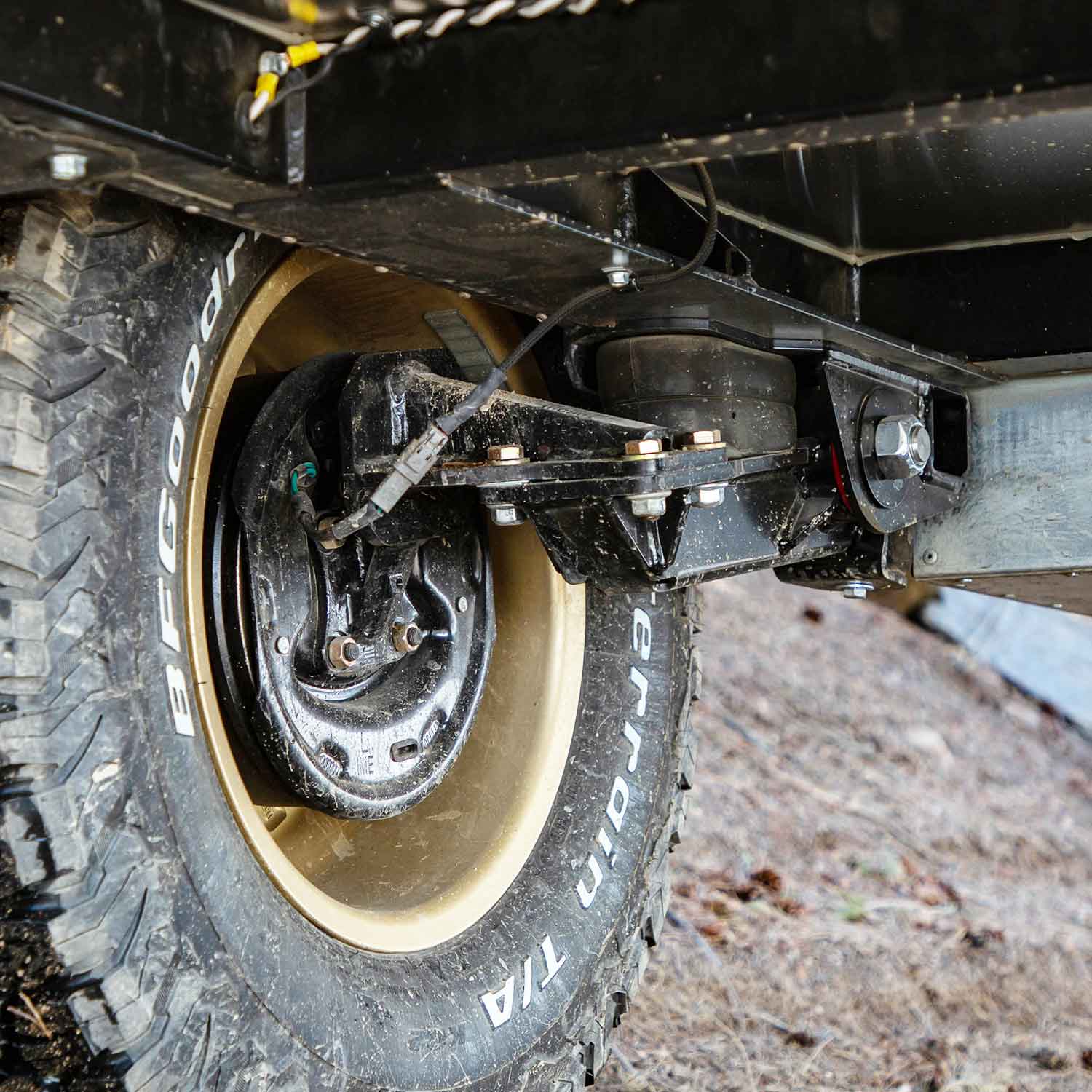 2000 lb HD Axle-Less Trailer Suspension w/ 4” Lift – Timbren